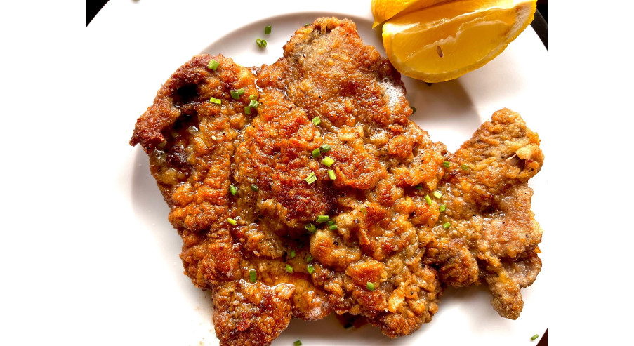 Sznycel wiedeński (Wiener Schnitzel) – tradycyjny austriacki przepis